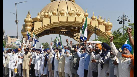 Urea shortage sparks protests across Punjab
