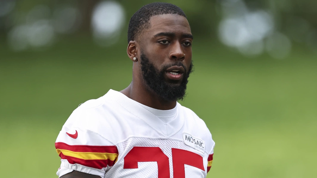 Chiefs bring back L'Jarius Sneed on one-year deal