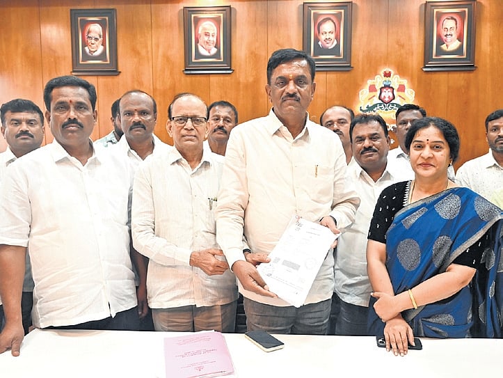BJP-JDS, Congress exchange fire over denial of Rajya Sabha nomination ...
