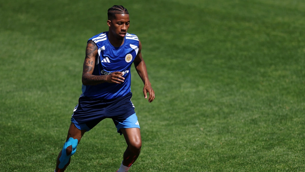 Curaçao's windowless bus arrival steals World Cup spotlight