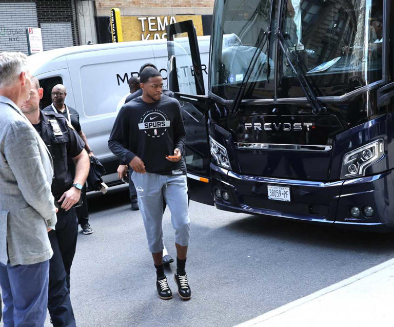 Spurs’ De’Aaron Fox shades heightened MSG security for Trump’s Game 3 ...