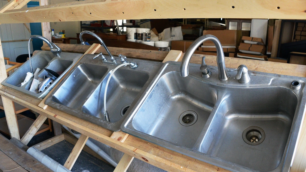 8 kitchen sink materials: pros and cons