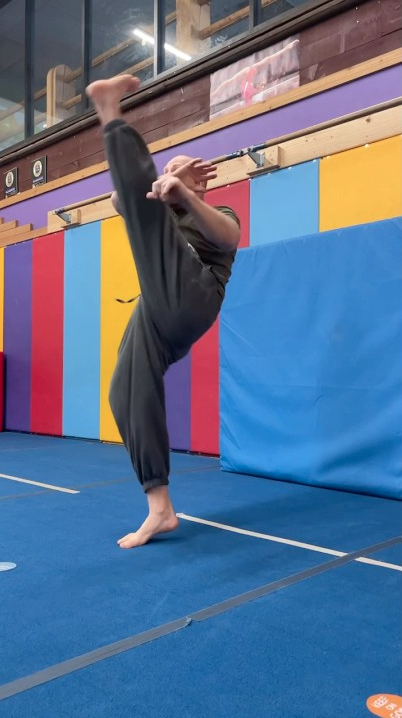 Dynamic hamstring stretches for improved flexibility