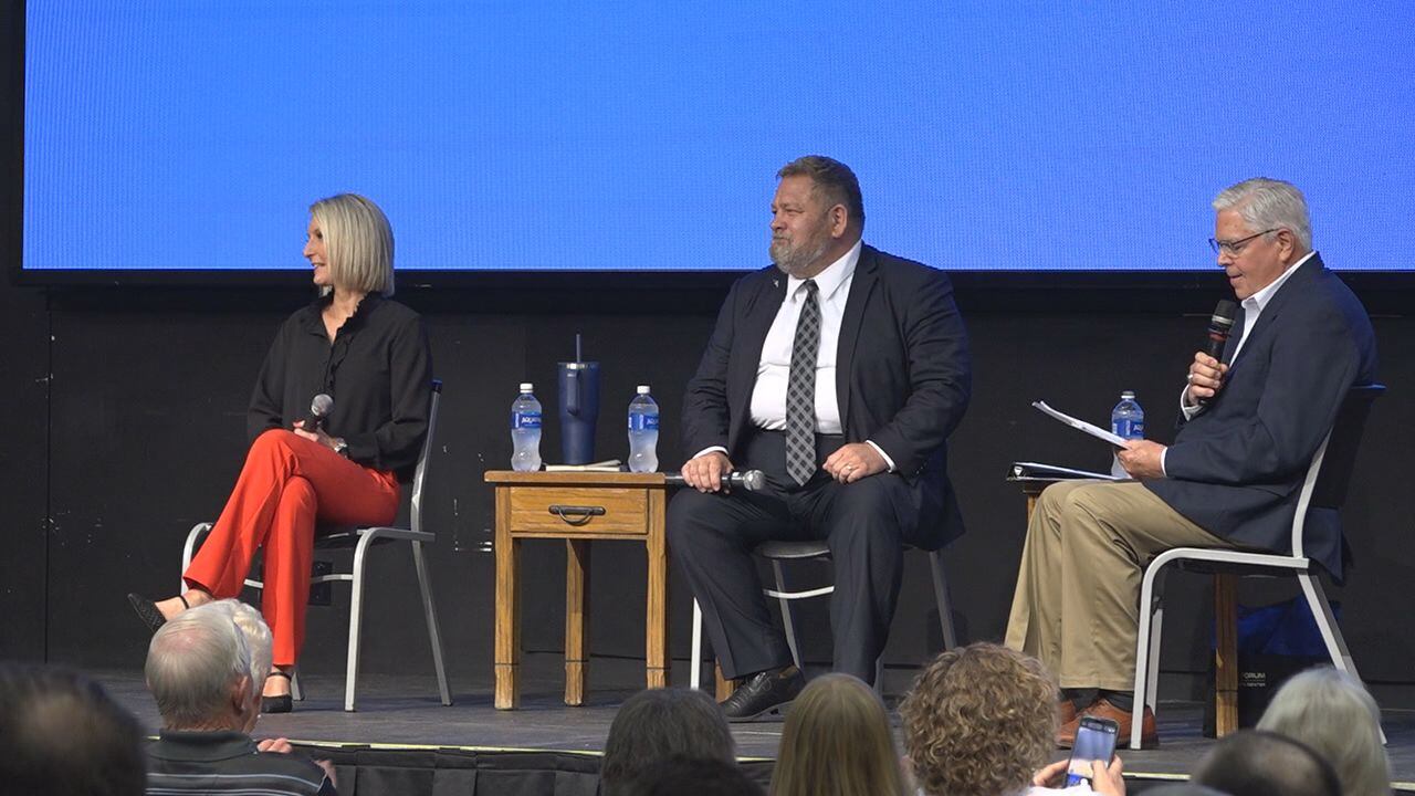 Downtown Rotary Club hosts first mayoral debate between Smith and Erickson