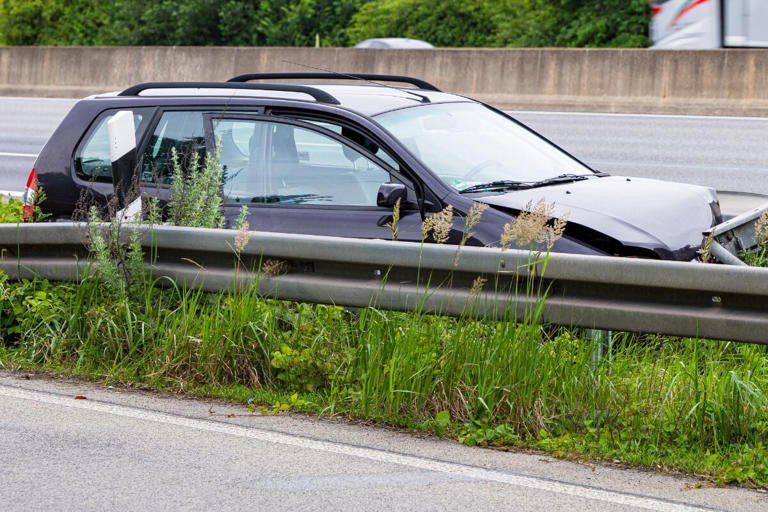 Heftiger Unfall auf A5: Insassen von Mitsubishi haben Schutzengel mit ...