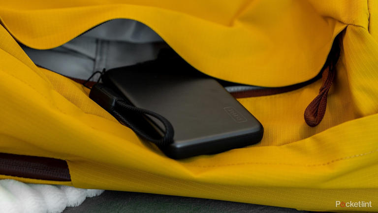 Meet the INIU SnapGo Air power bank: Fast wireless charging without the ...