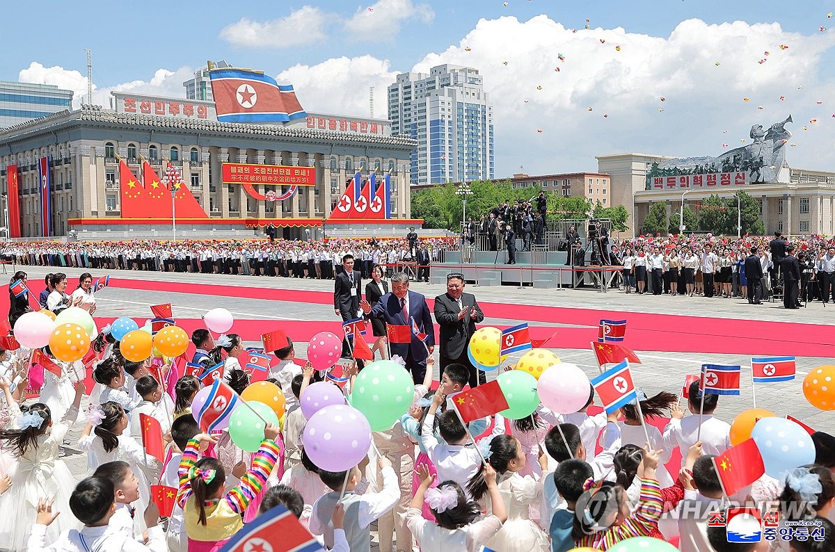 Welcome ceremony for Xi in Pyongyang