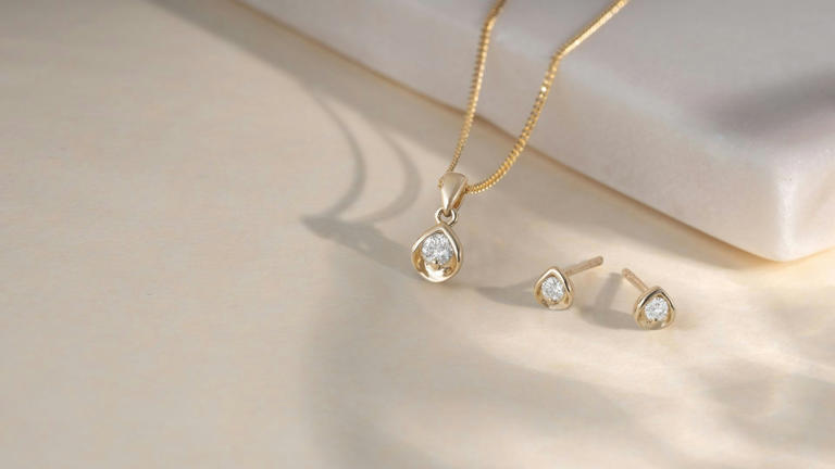 Win £500 Beaverbrooks jewellery gift card