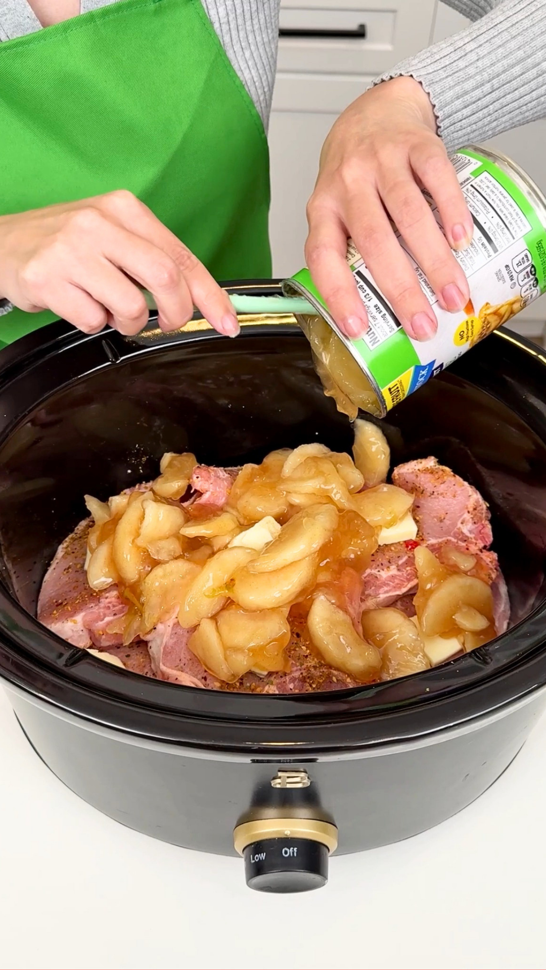 Slow Cooker Pork Chops with Apples Stuffing
