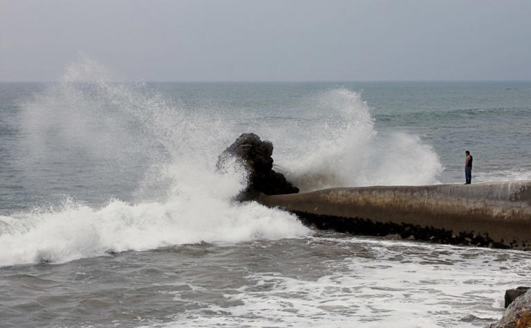 Rip tides, big waves forecast for Malibu, Los Angeles beaches