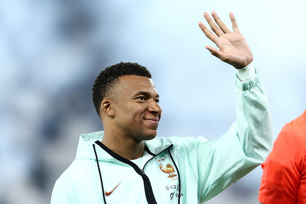 👀 AI predicts top scorer, flop, podium and 2026 champions; find out