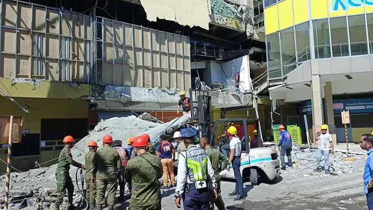 Devastating magnitude 7.8 earthquake rocks Philippines, leaving dozens ...