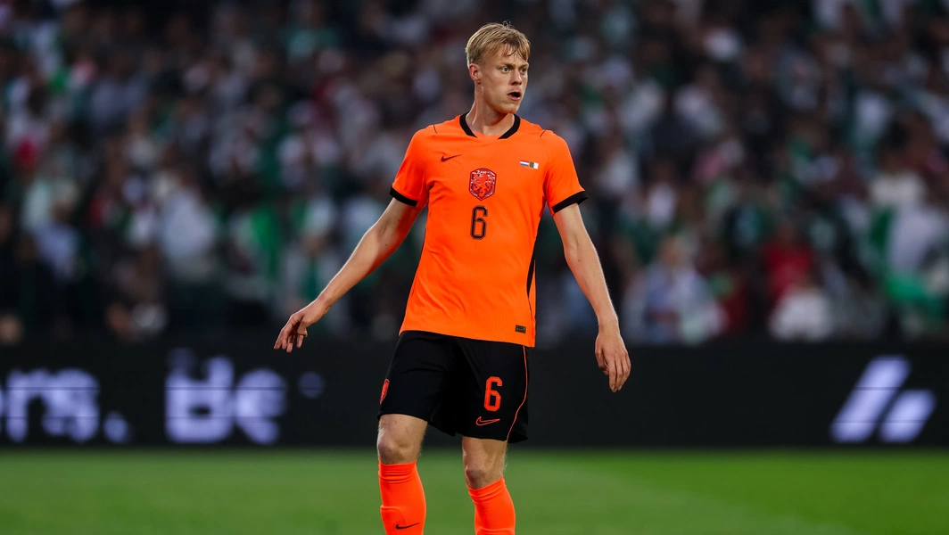 Tottenham approve third bid after agreeing Van Hecke terms