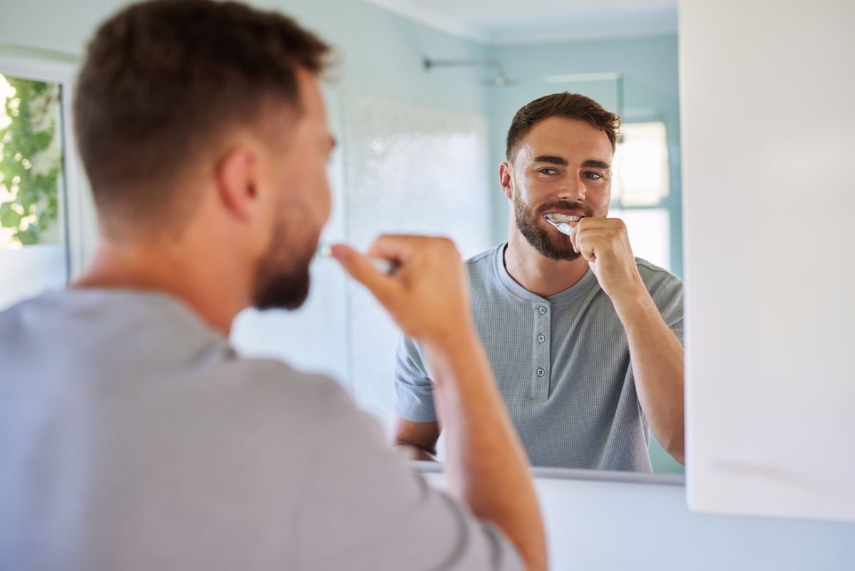 Faut-il se brosser les dents avant ou après avoir bu du café ? Le Dr ...