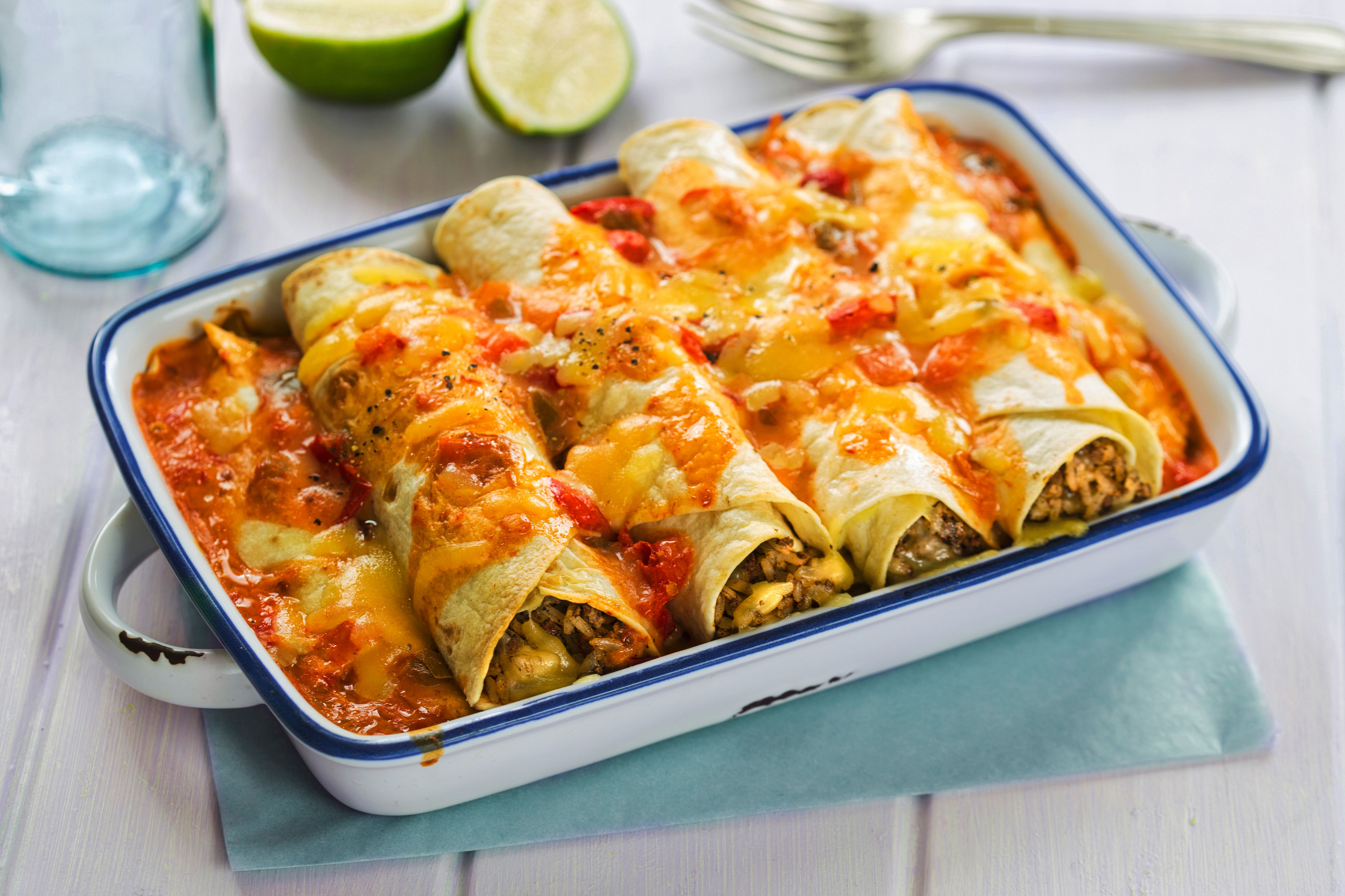 Beetje Mexicaans, beetje Hollands: zo maak je enchilada's met droge ...