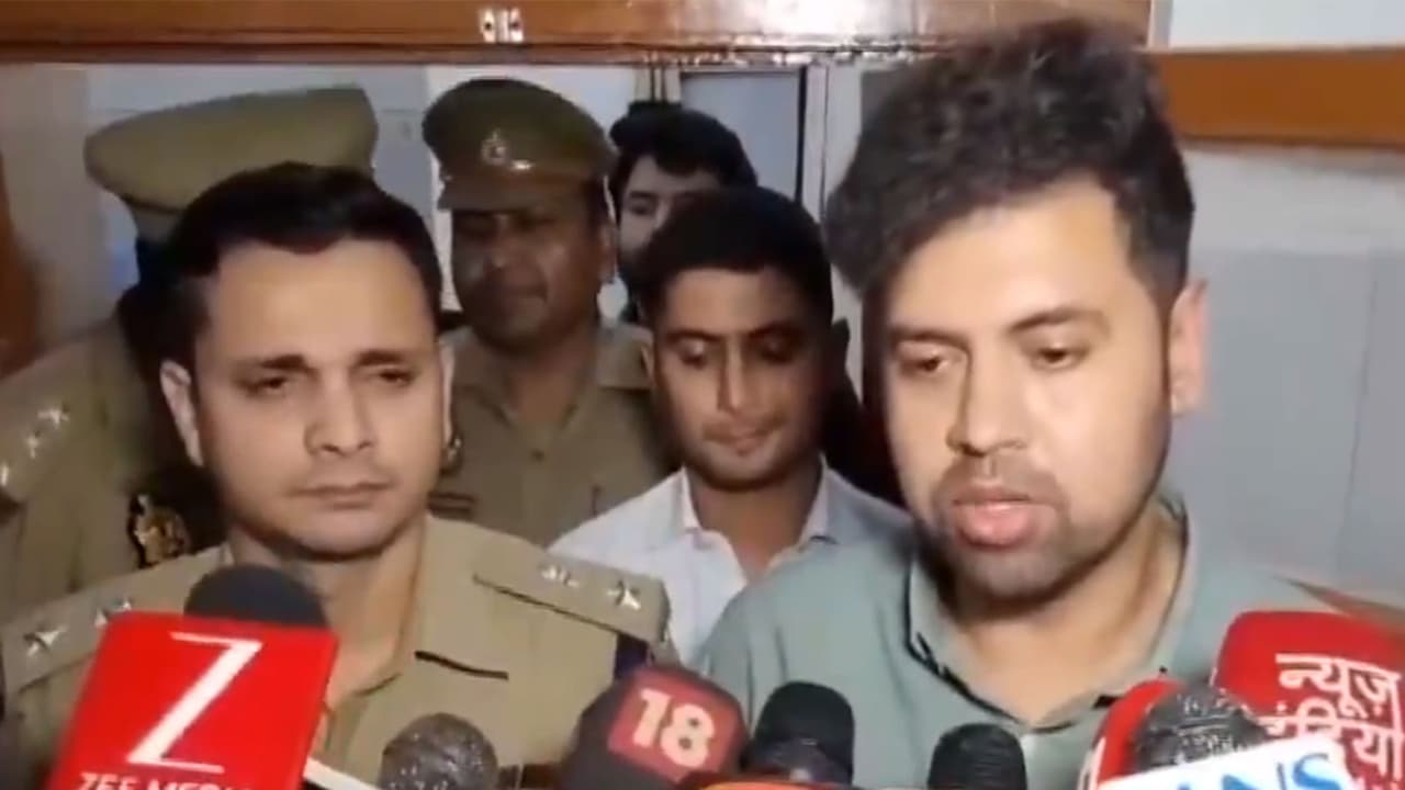 UP: Hardoi SDM injured in stone pelting during flood relief check
