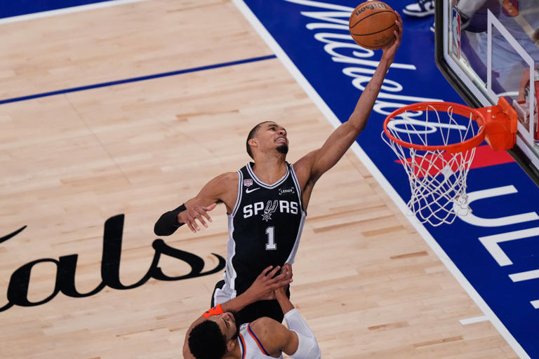 Spurs' Victor Wembanyama shakes off Game 2 miss by taking over Game 3 ...