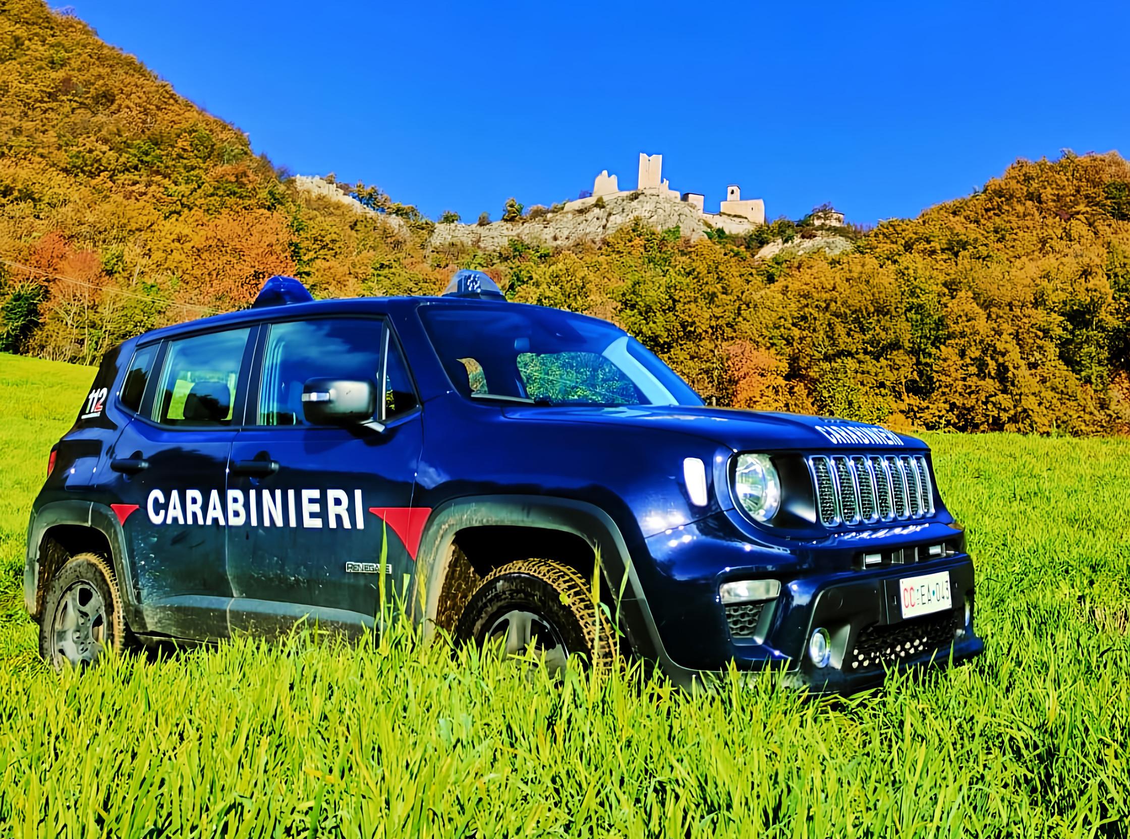 Sorpreso in strada con una carabina. Scatta la denuncia per un 21enne