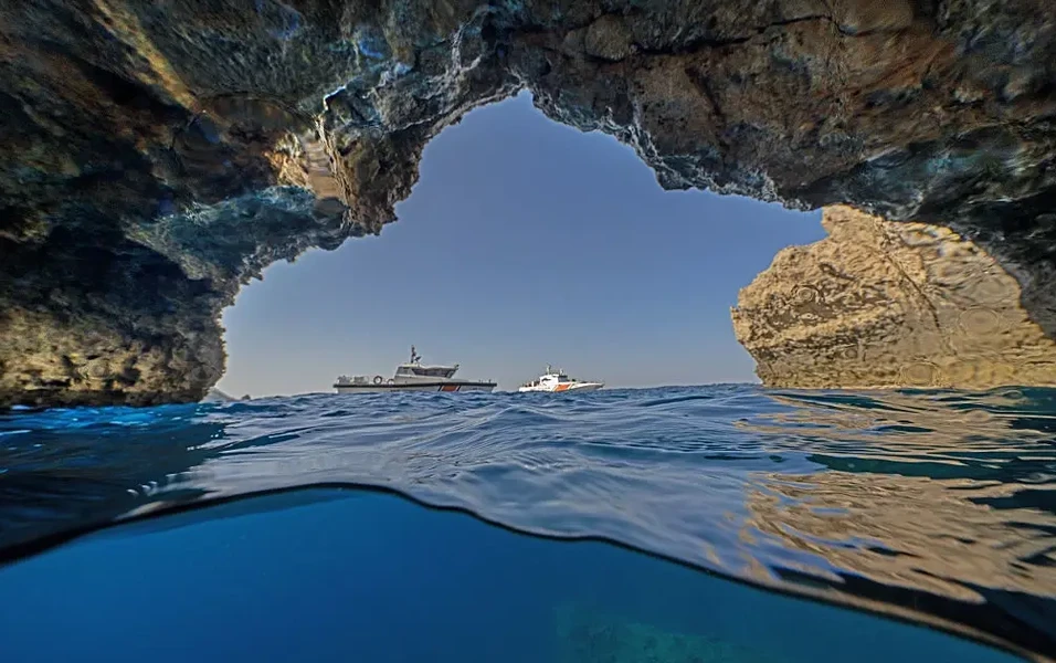 Divers find thriving marine life in remote blue hole