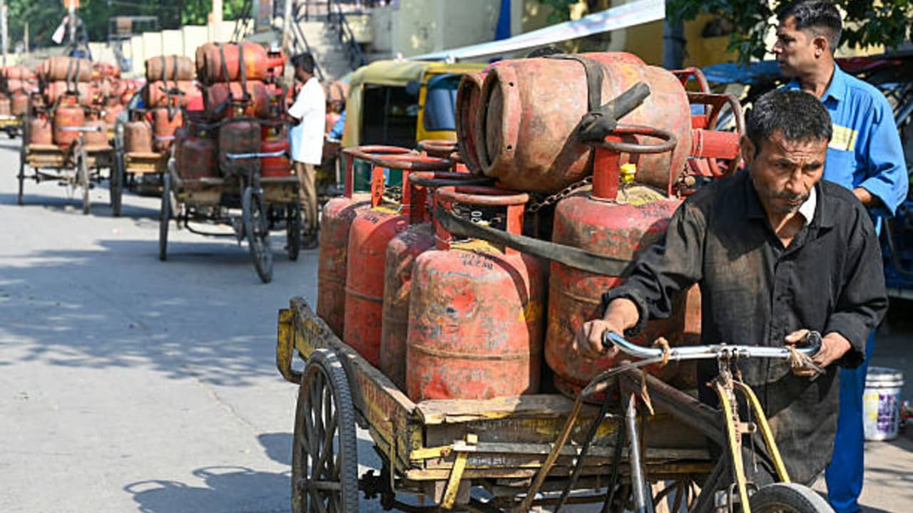 LPG price rise and subsidy cut: No more extra cylinders! Govt cuts ...