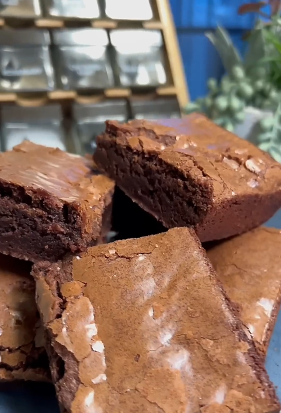 Brownie casero perfecto: ingredientes clave para una textura húmeda y fudgy