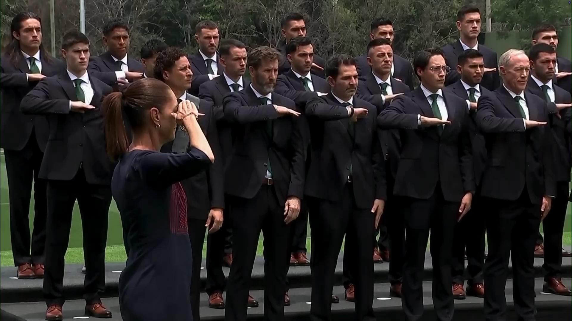 Mexico’s World Cup squad receives national flag from Sheinbaum