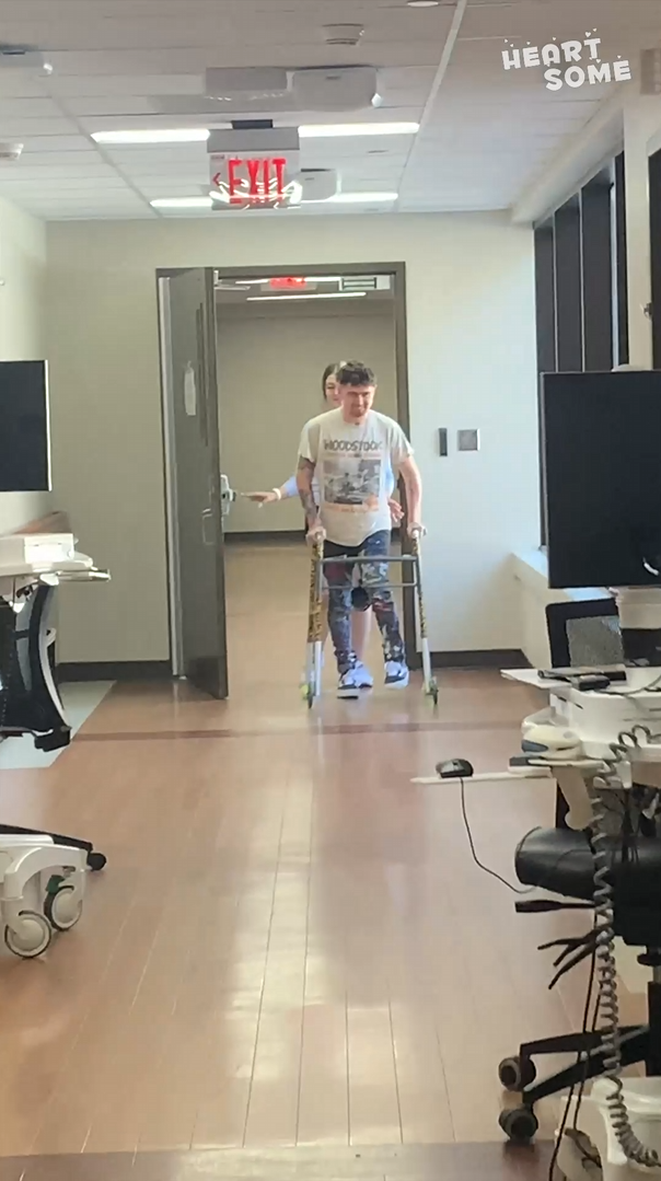 Traumatic brain injury patient shares recovery progress with nurses ...