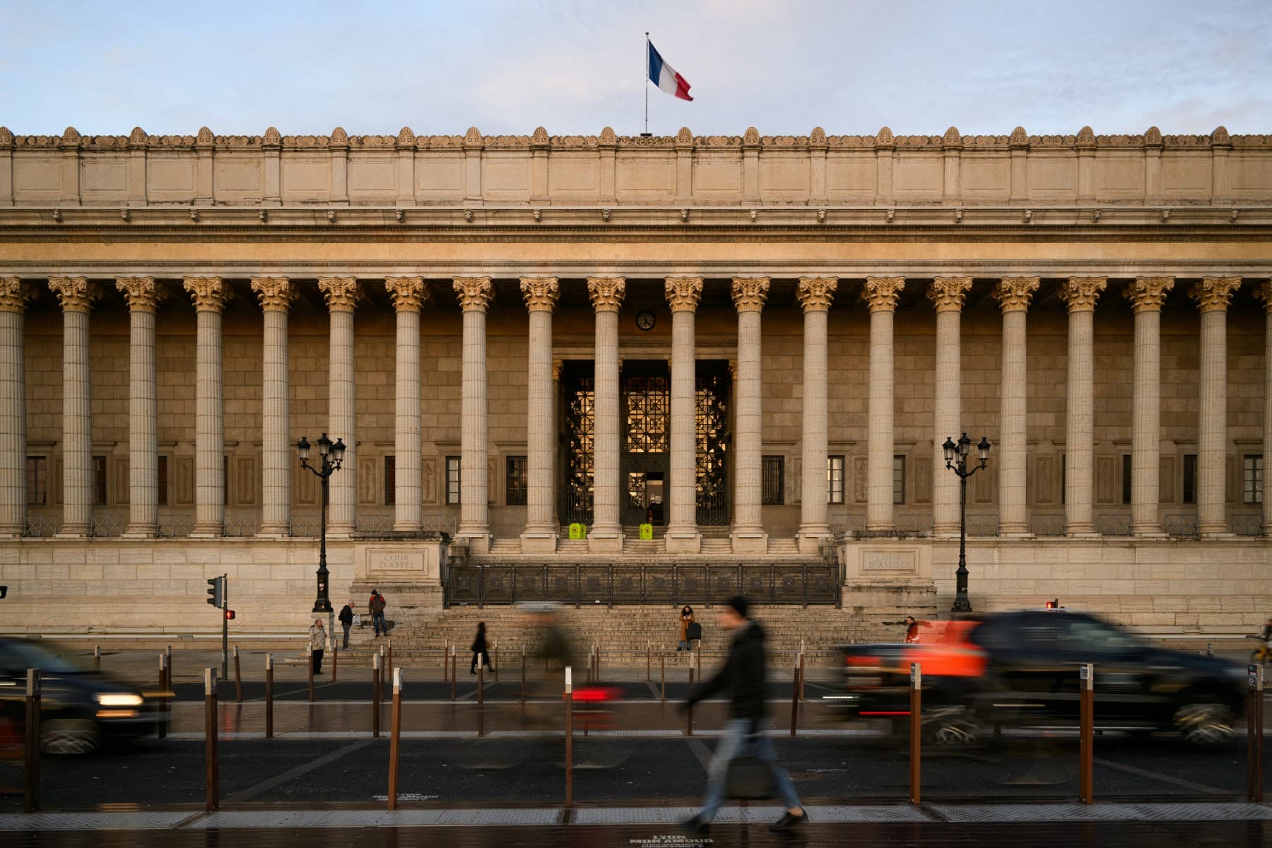 Un homme « désireux de bénéficier de l'expérience » de Dominique ...