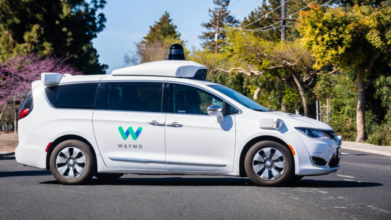 Apple spent billions chasing a self-driving car, then walked away—Waymo ...