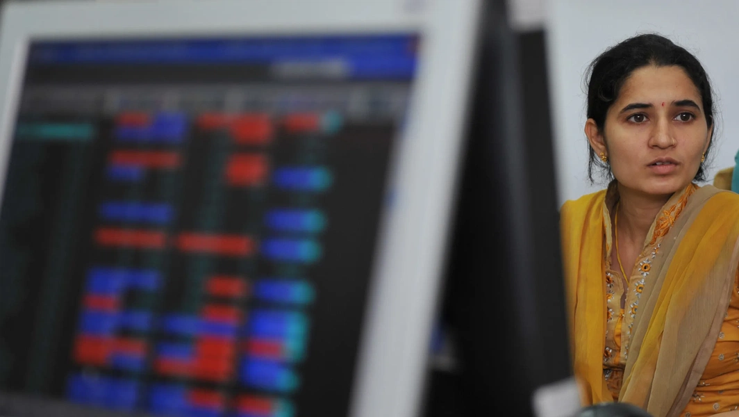 FIIs cut stakes in 106 large caps as domestic funds buy in