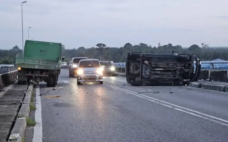 Students killed in crash with stationary lorry