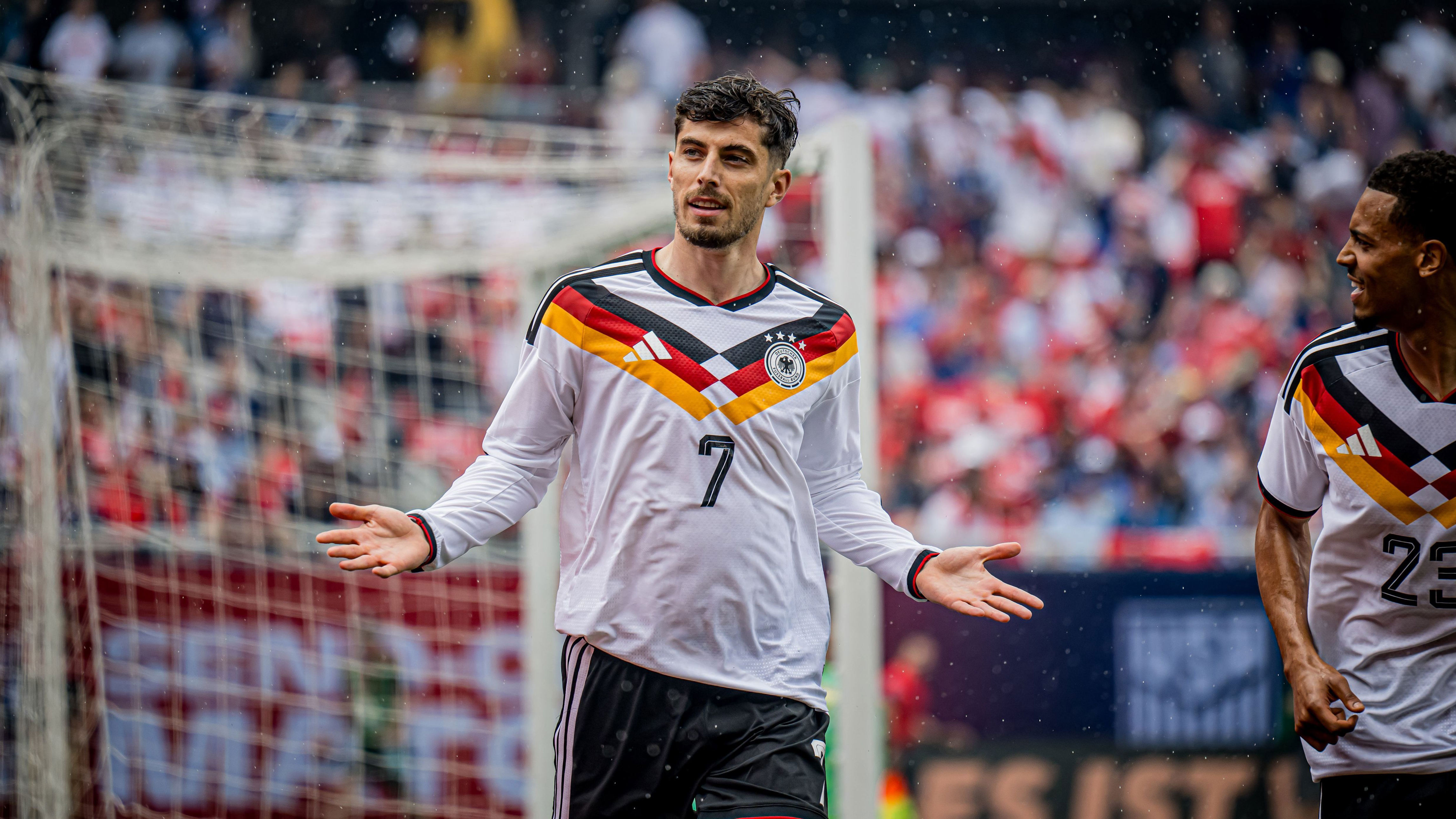 "Sorry, man": Schmerzhaftes Missgeschick von Kai Havertz bei Training ...