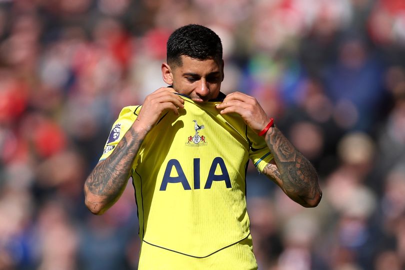 Man United linked with shock transfer for player who apologised at Old ...