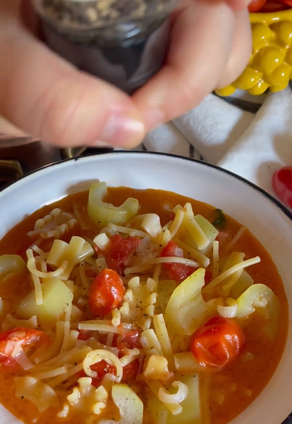 Minestra di cucuzza longa con pasta: ricetta siciliana estiva