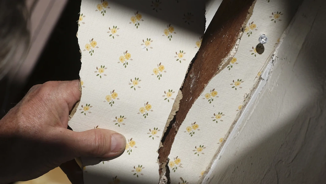 Common mistakes to avoid when removing wallpaper