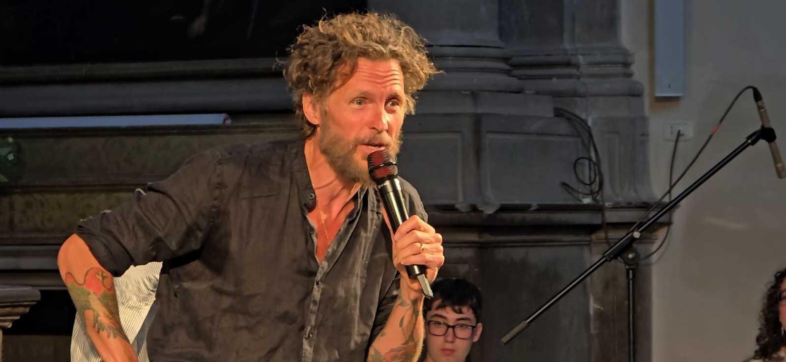 Jova cita San Francesco: "Cercate sempre la gioia e alle suore dico ...
