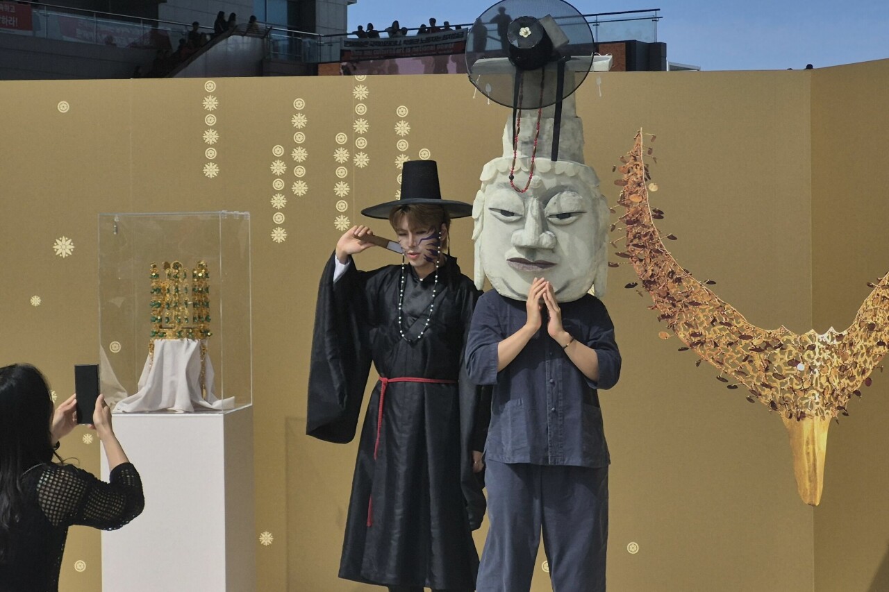 Dress like a museum exhibit contest returns with nationwide expansion