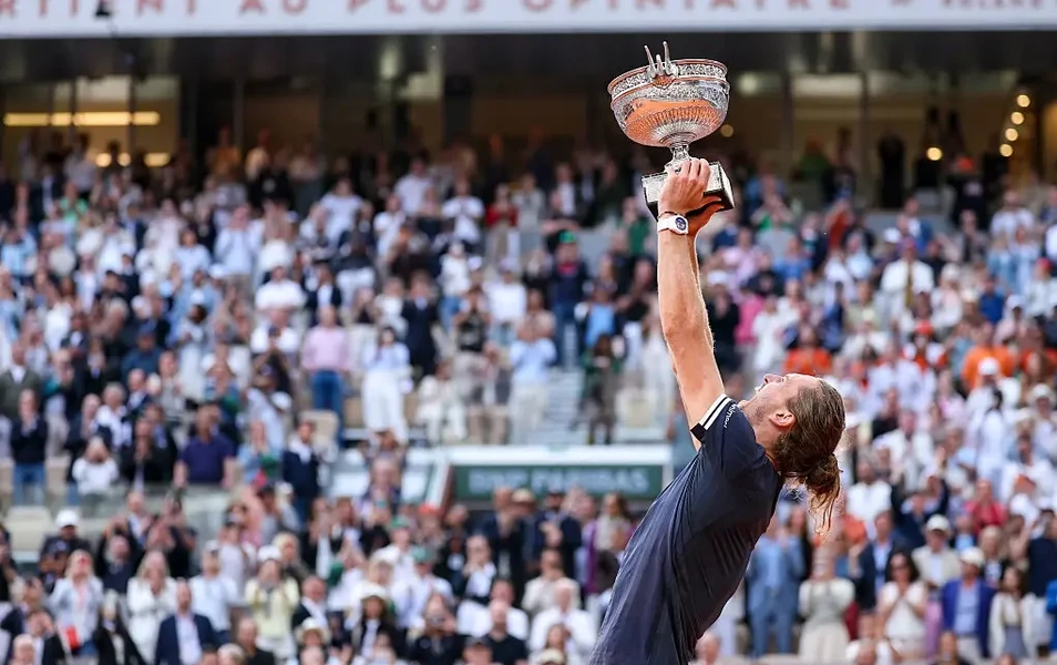 Zverev wins first Grand Slam in Roland Garros thriller