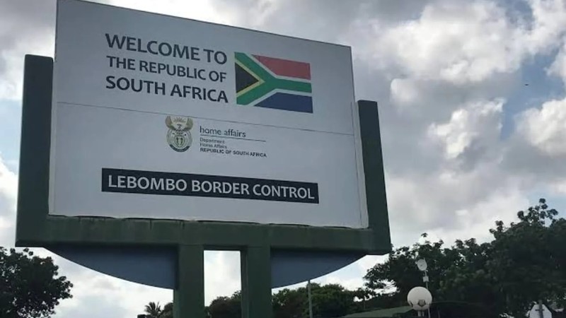 Hawks arrest police sergeant at Lebombo border post in R80,000 ...
