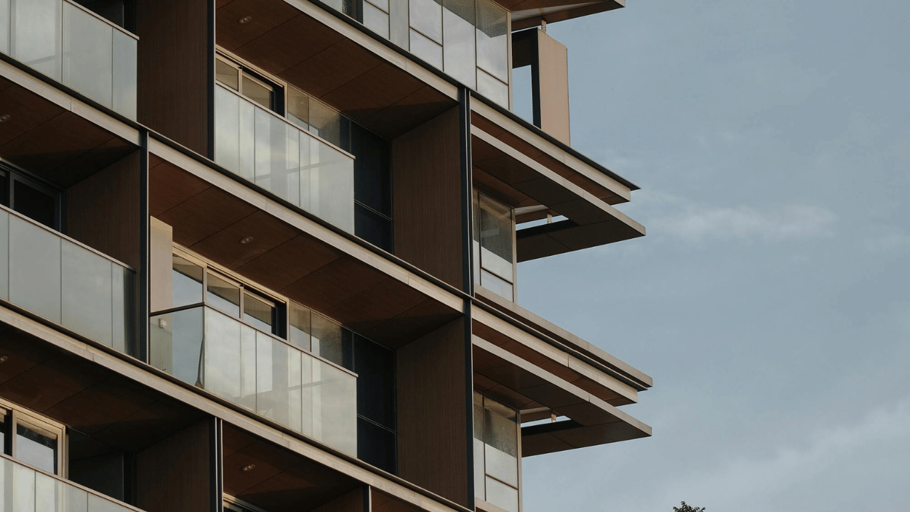 Man buys flat on 34th floor, discovers 4 years later building has only ...