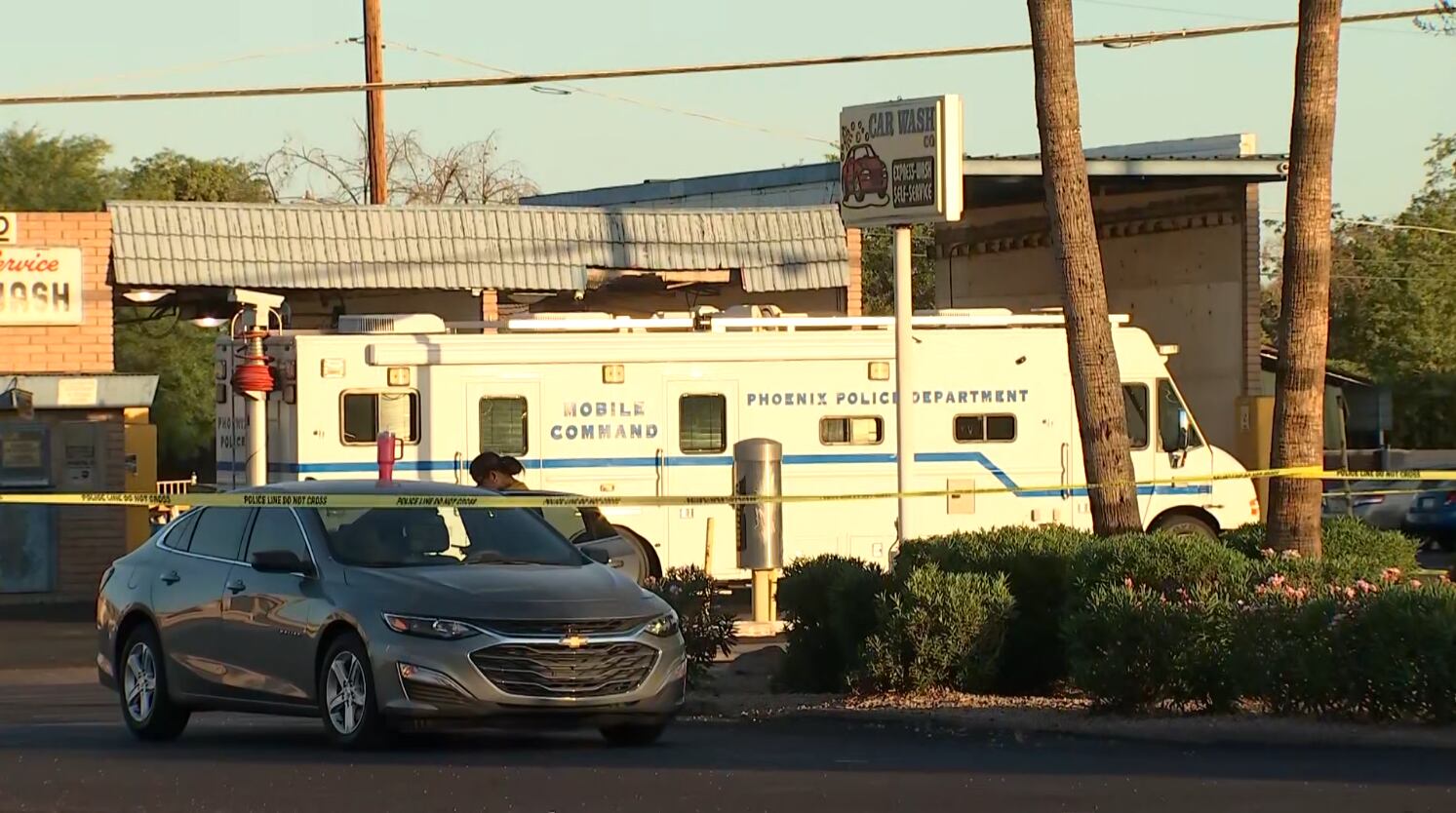 4 men shot after argument near nightclub in Phoenix