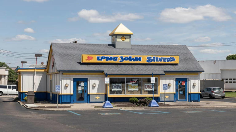 Long John Silver's restaurant chain closes over 700 locations