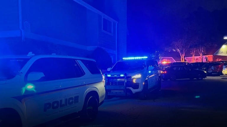 Man in critical condition after Columbia apartment shooting