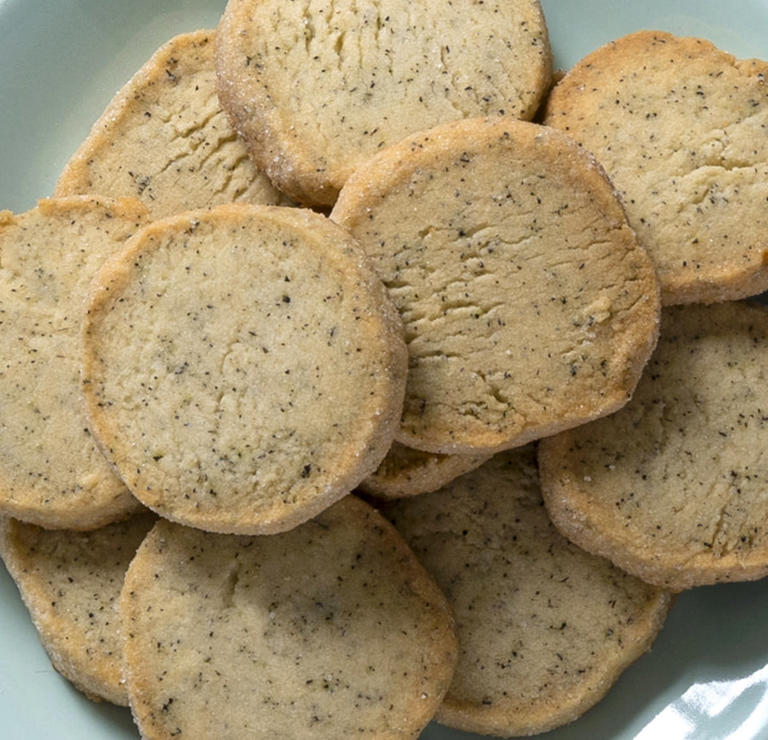 Shortbread tea biscuit cookies (easy old-fashioned recipe)