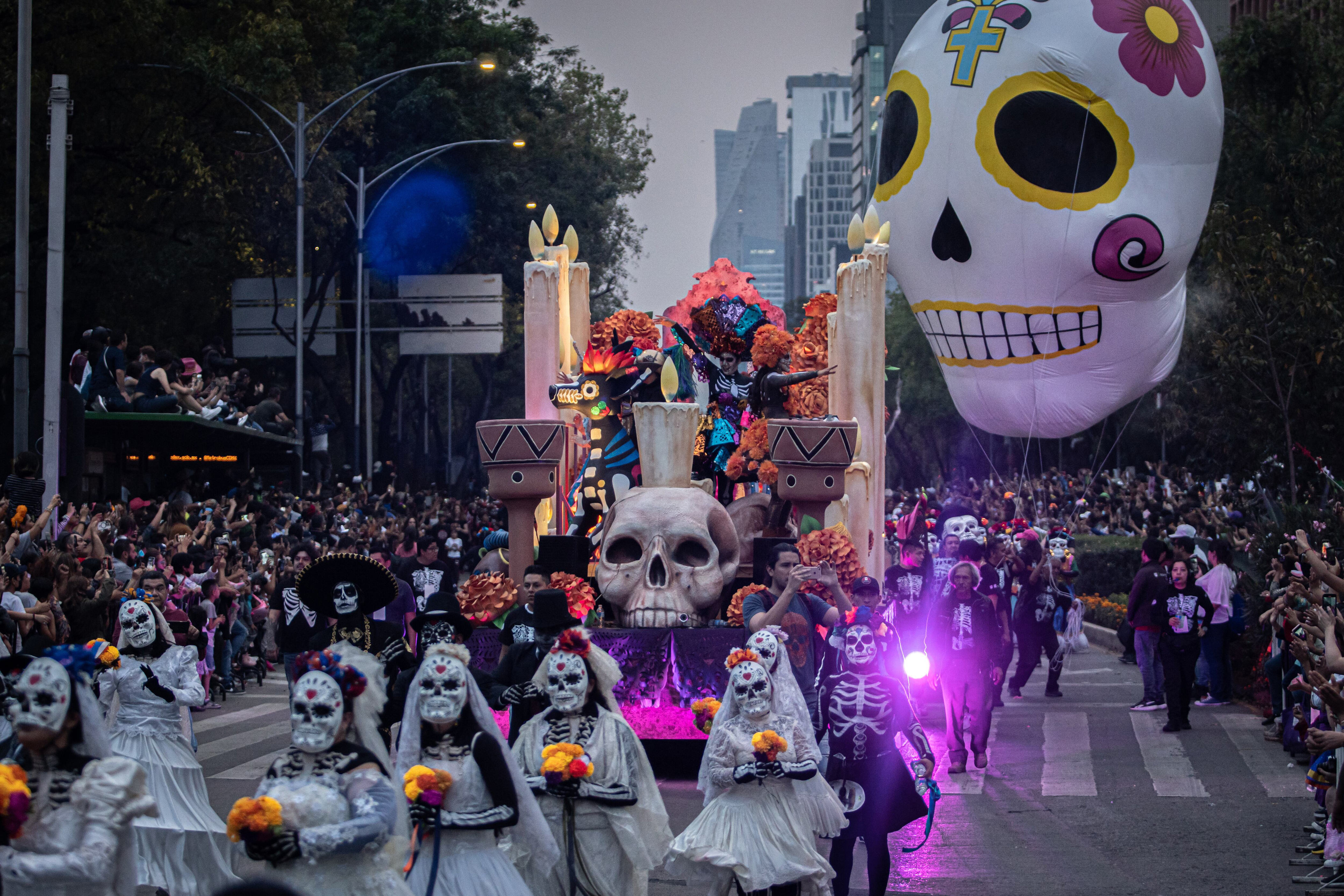 Catrinas y juego de pelota en el desfile mundialista de Ciudad de ...