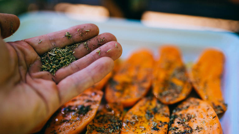 What's the difference between Greek and Italian seasoning?
