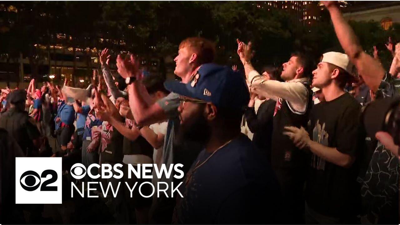 Knicks fans deal with heavy security prior to Game 3 | Team coverage