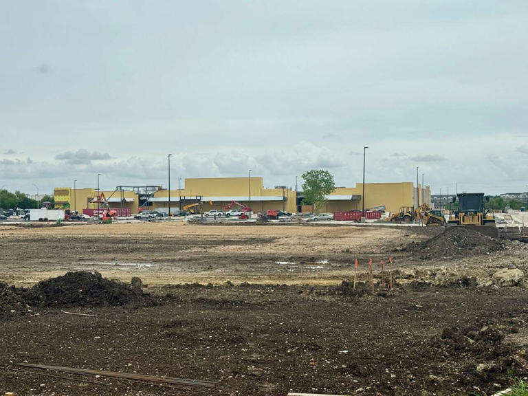 New H-E-B continues to lead bustling Texas Hill Country town's retail boom
