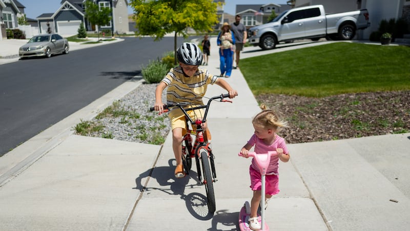 Hello summer, goodbye iPads: How parents manage kids’ screen time