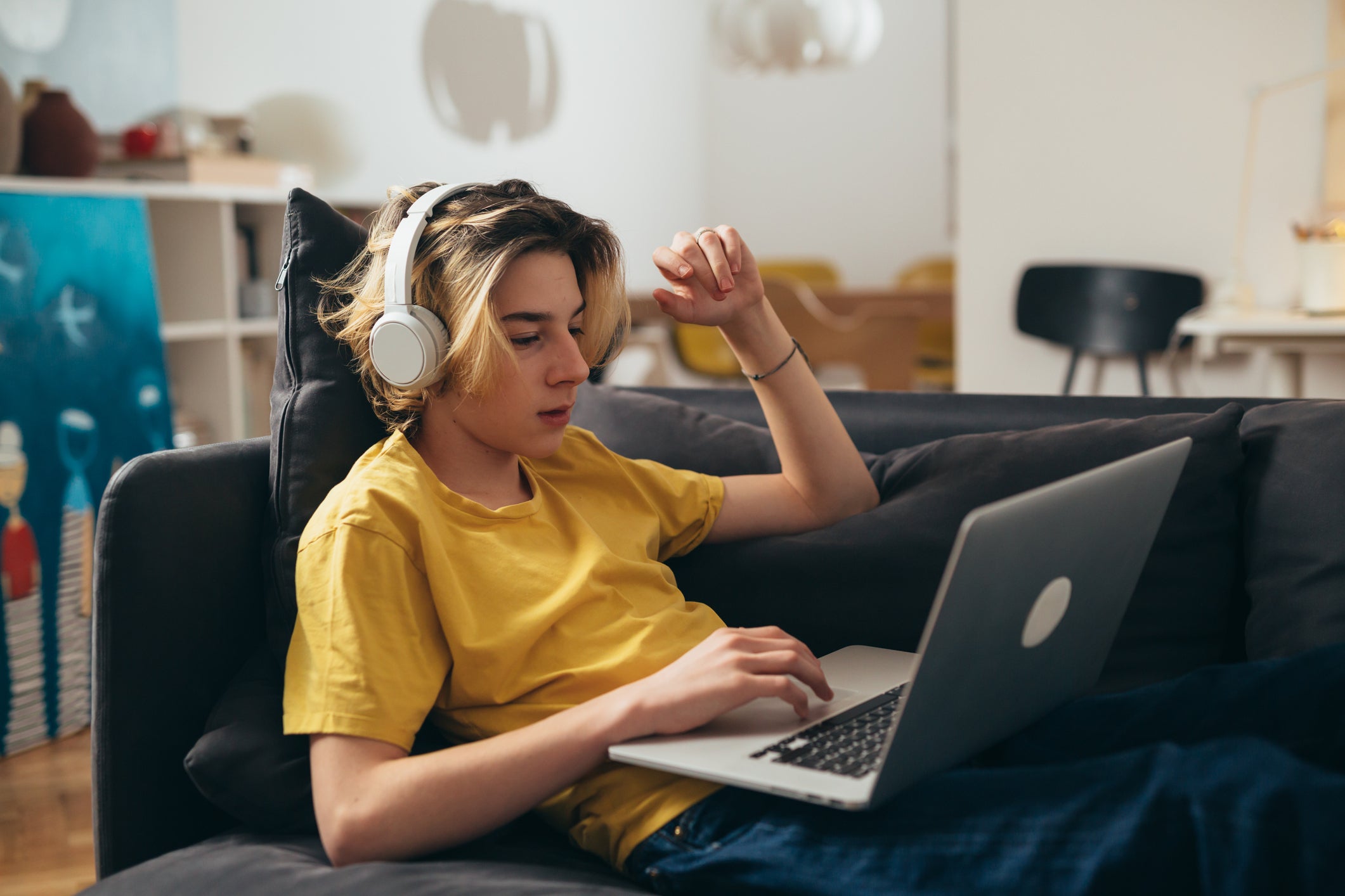 Pretty much every teen is using AI. Parents need to be asking them 3 ...